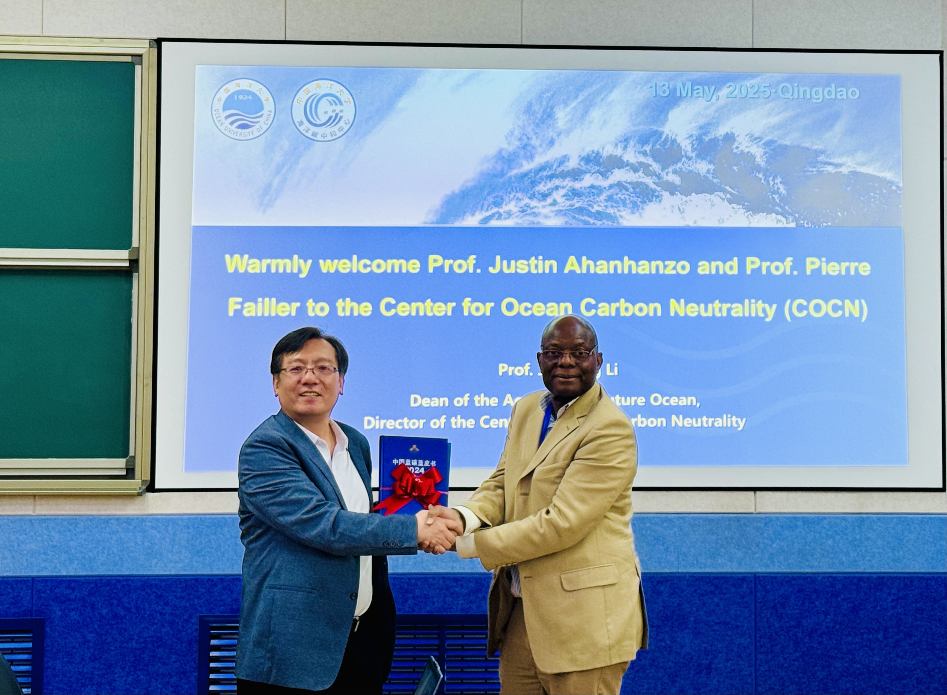 联合国教科文组织政府间海洋学委员会荣休秘书长Justin Ahanhanzo教授、朴茨茅斯大学蓝色治理中心主任Pierre Failler教授 ...