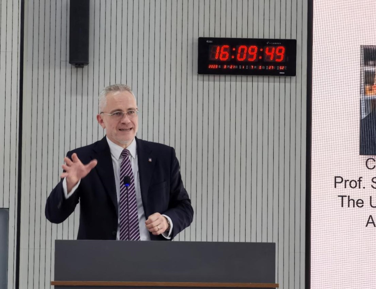 澳大利亚阿德莱德大学理学工程技术学部国际副部长Scott Smith教授来校交流访问